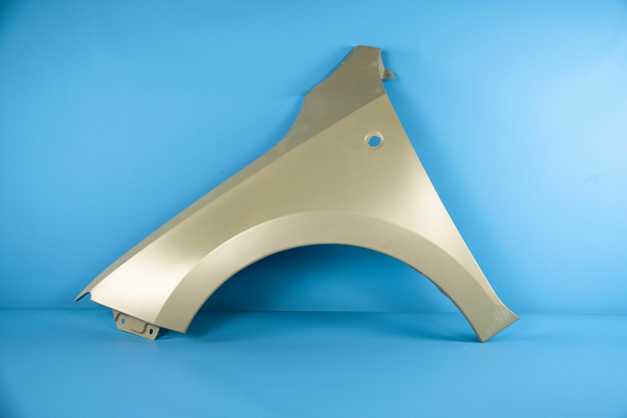 Крыло переднее (с отверстием) левое Skoda Rapid 2012-2017