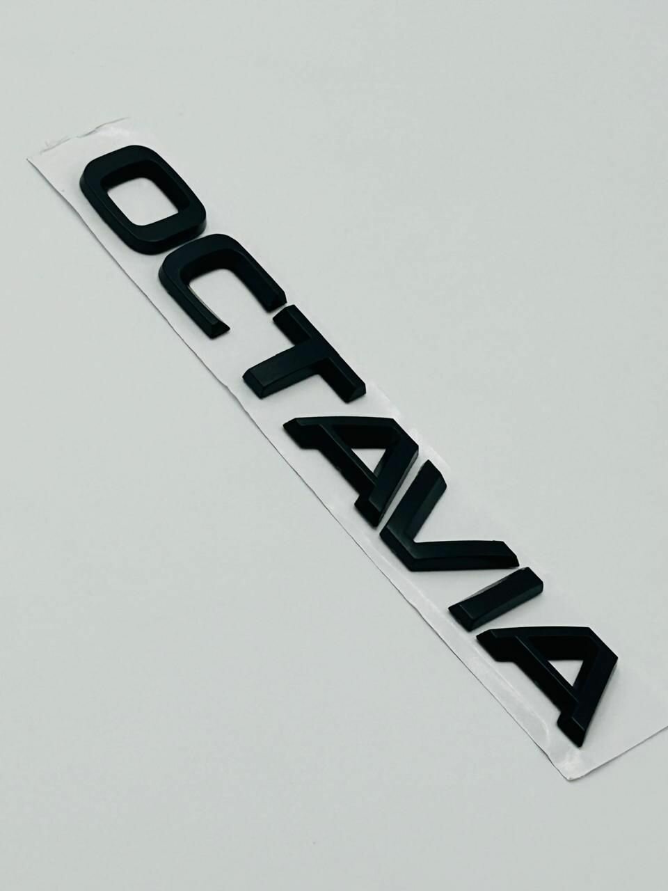 Надпись наклейка на багажник SKODA Шкода Octavia Black 18см