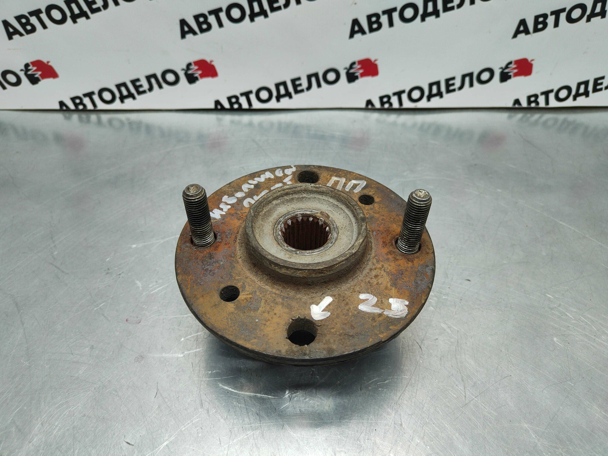 Ступица передняя правая Mitsubishi Eterna E53A