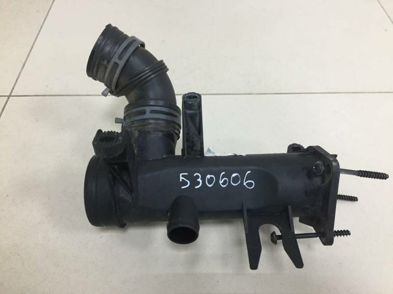 Патрубок воздушного фильтра Volkswagen Tiguan 5N2 2011-2016 кат.номер: 03C129617H