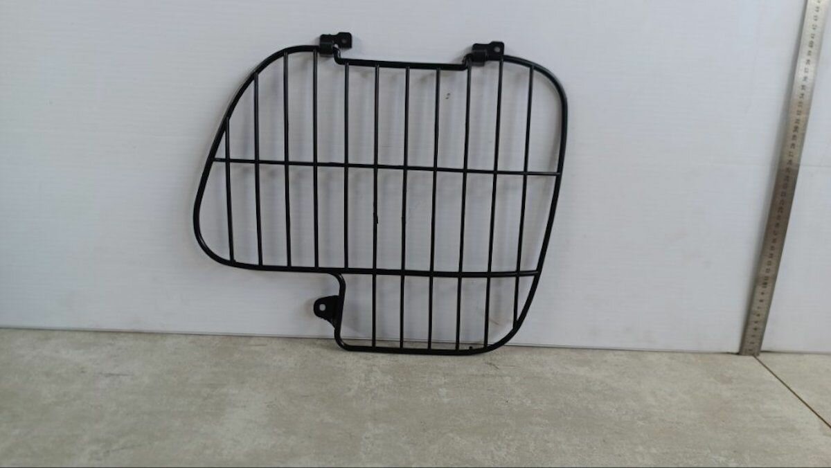 Решетка защитная фар правая (пластик) мерседес актрос МП2 МП3 (MERCEDES ACTROS MP2 MP3)