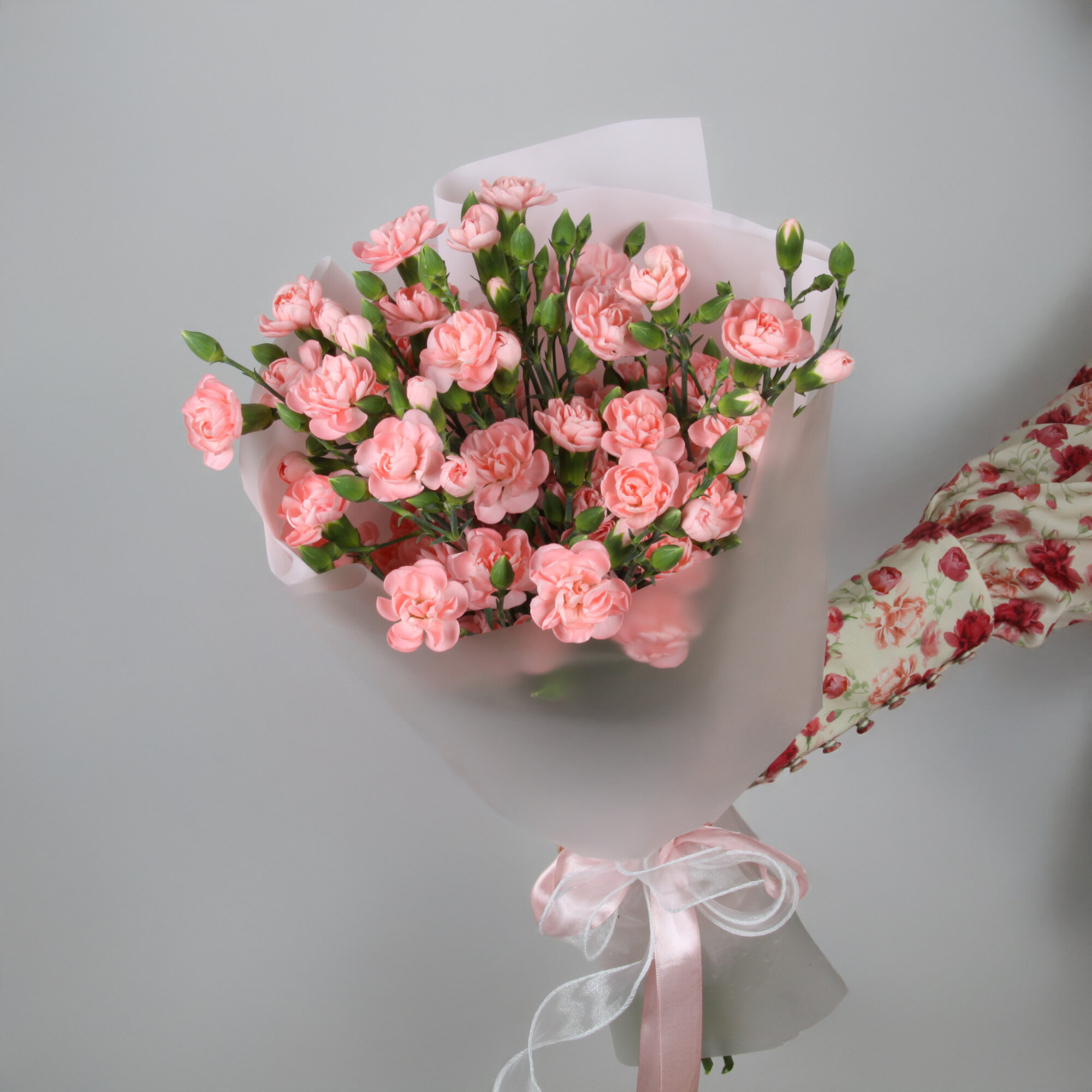 Букет из 15 кустовых розовых диантусов