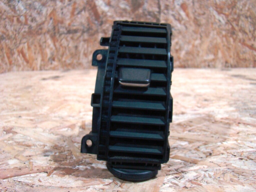 Note E11 Дефлектор воздушный центральный правый 687509U00A