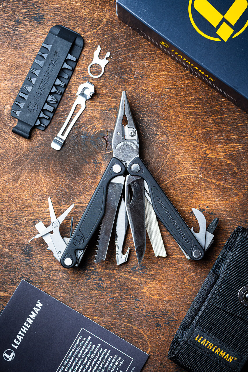 Мультитул LEATHERMAN Charge Plus с чехлом на кнопке и битами