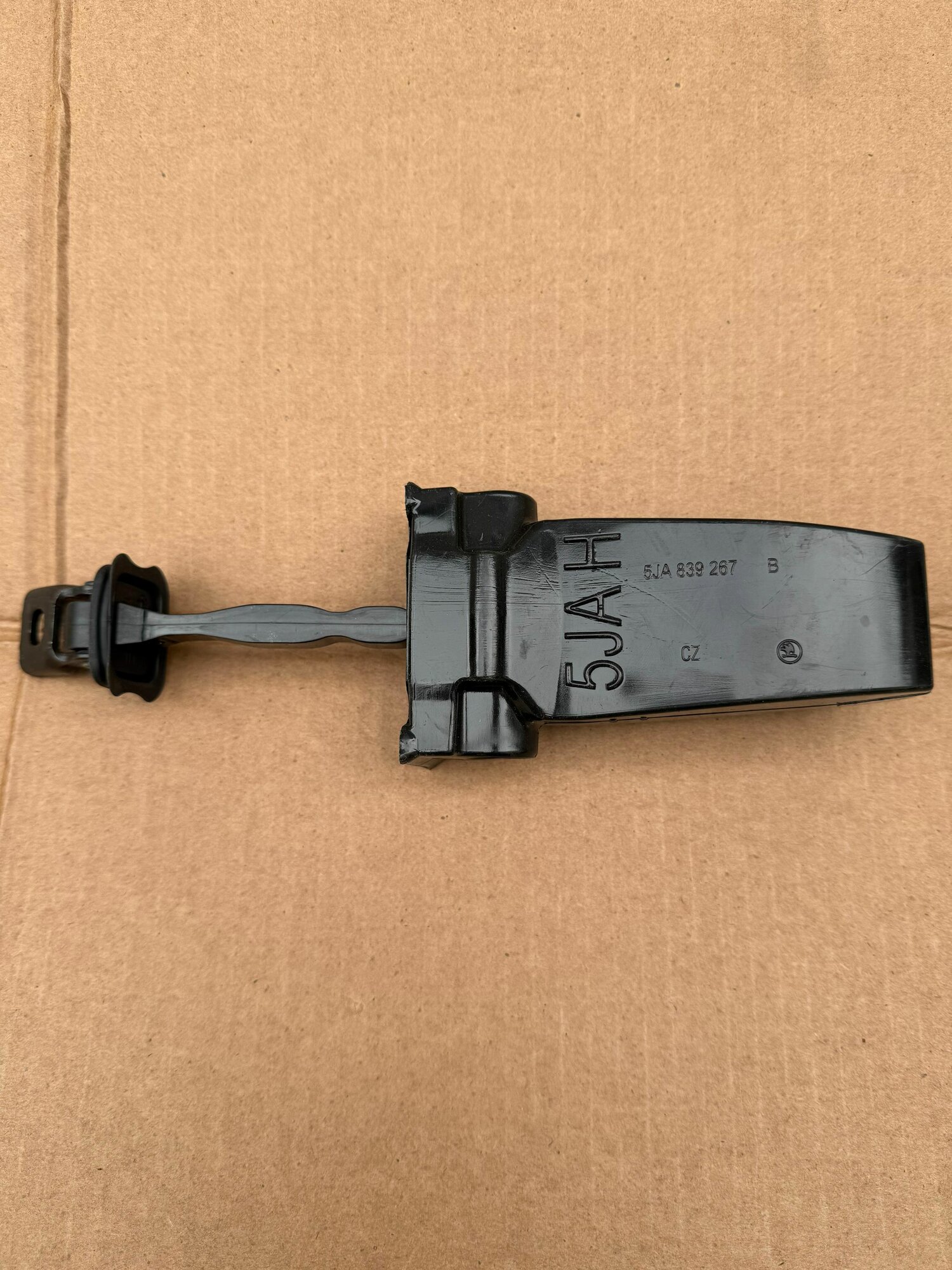 5JA839249E Ограничитель открывания двери задний VAG оригинал новый Volkswagen Polo MK6, Skoda Rapid, Seat Toledo