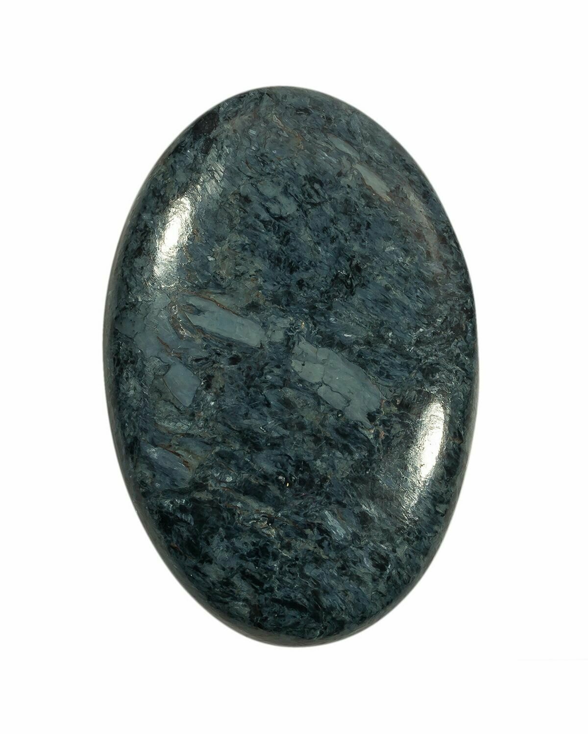 Кабошон из родусита размером 48х32х6 мм.