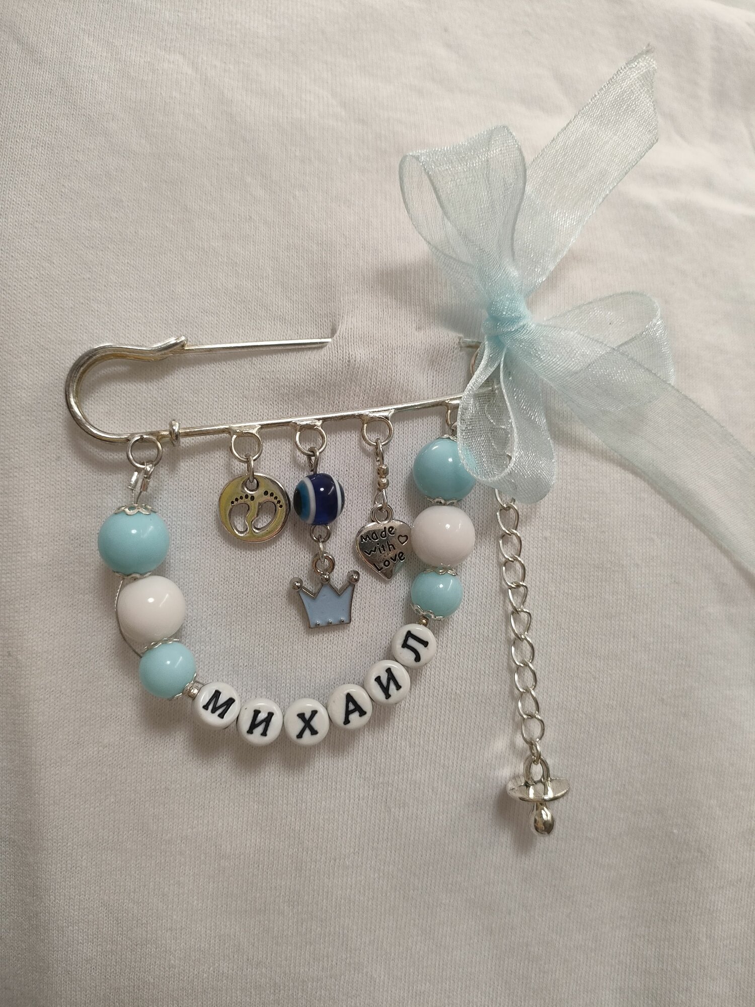 Булавка-оберег от сглаза для новорожденных на коляску