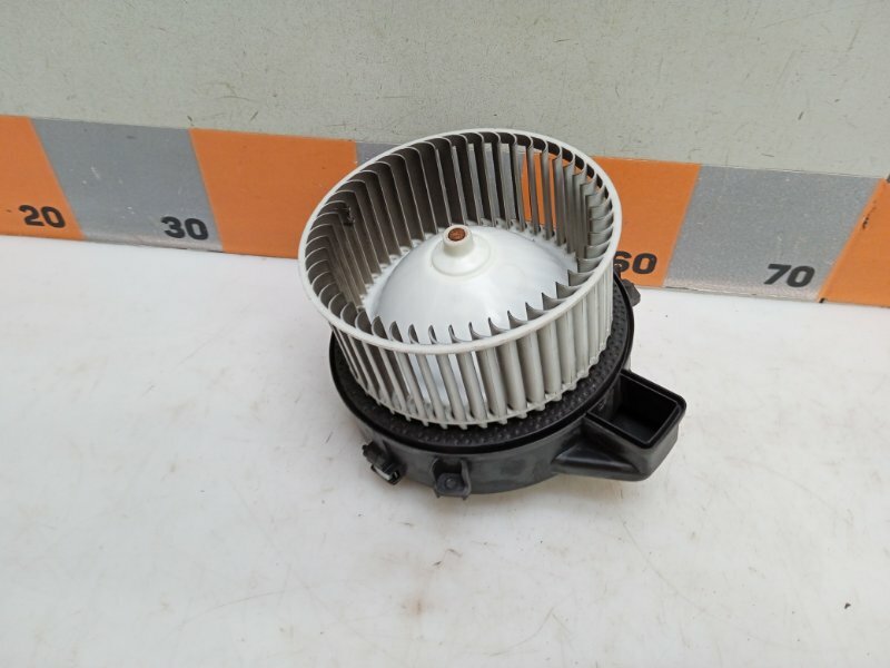 Б/У отопителя, Вольво XC90 , левый руль Моторчик печки Volvo XC90 2016 LA4 274800 VOLVO арт. 0130309504