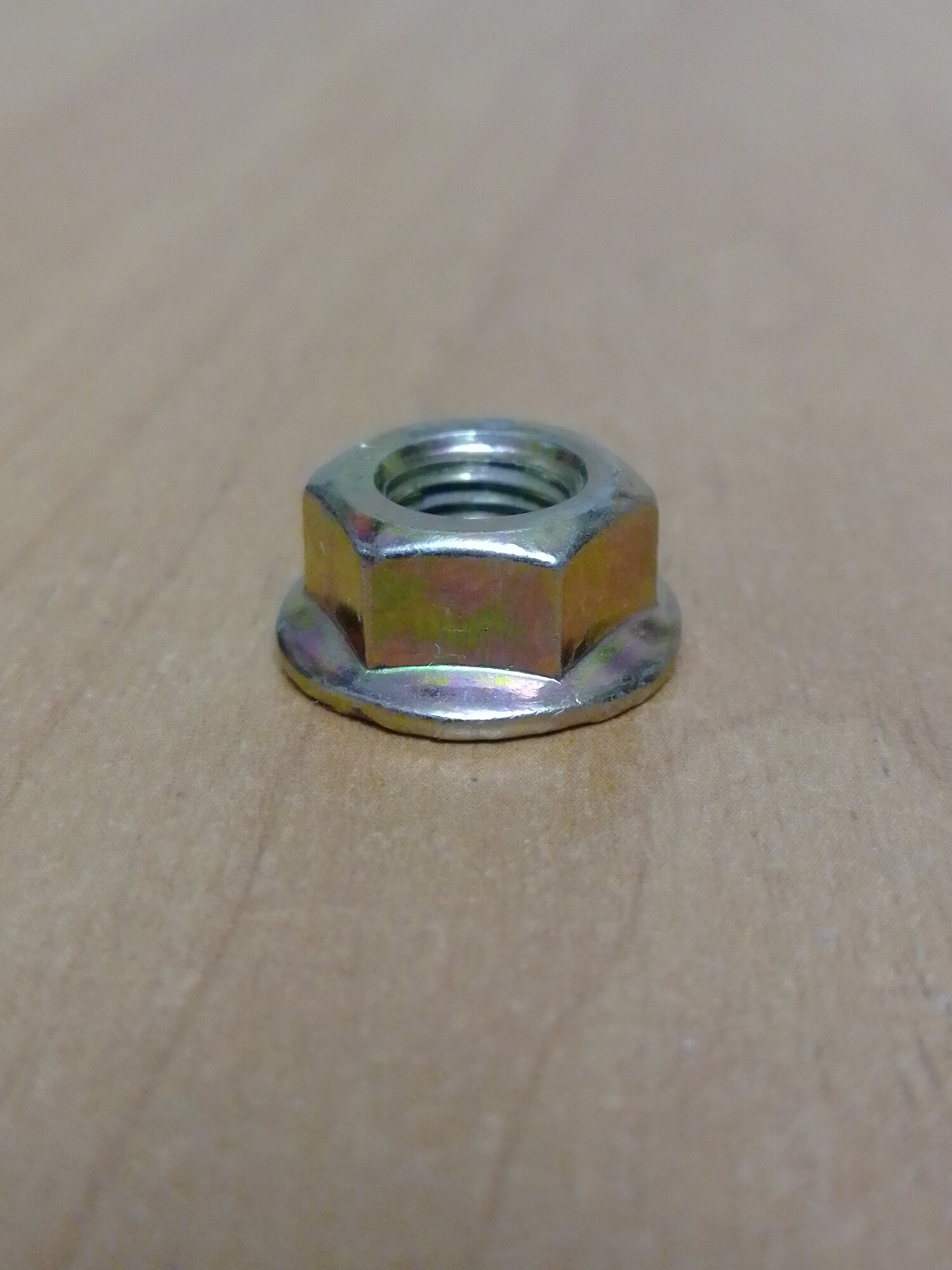 Гайка М8х1 с зубчатым фланцем для ВАЗ, ГАЗ, УАЗ, КАМАЗ и др. 874505-П29. Россия, Красная Этна.