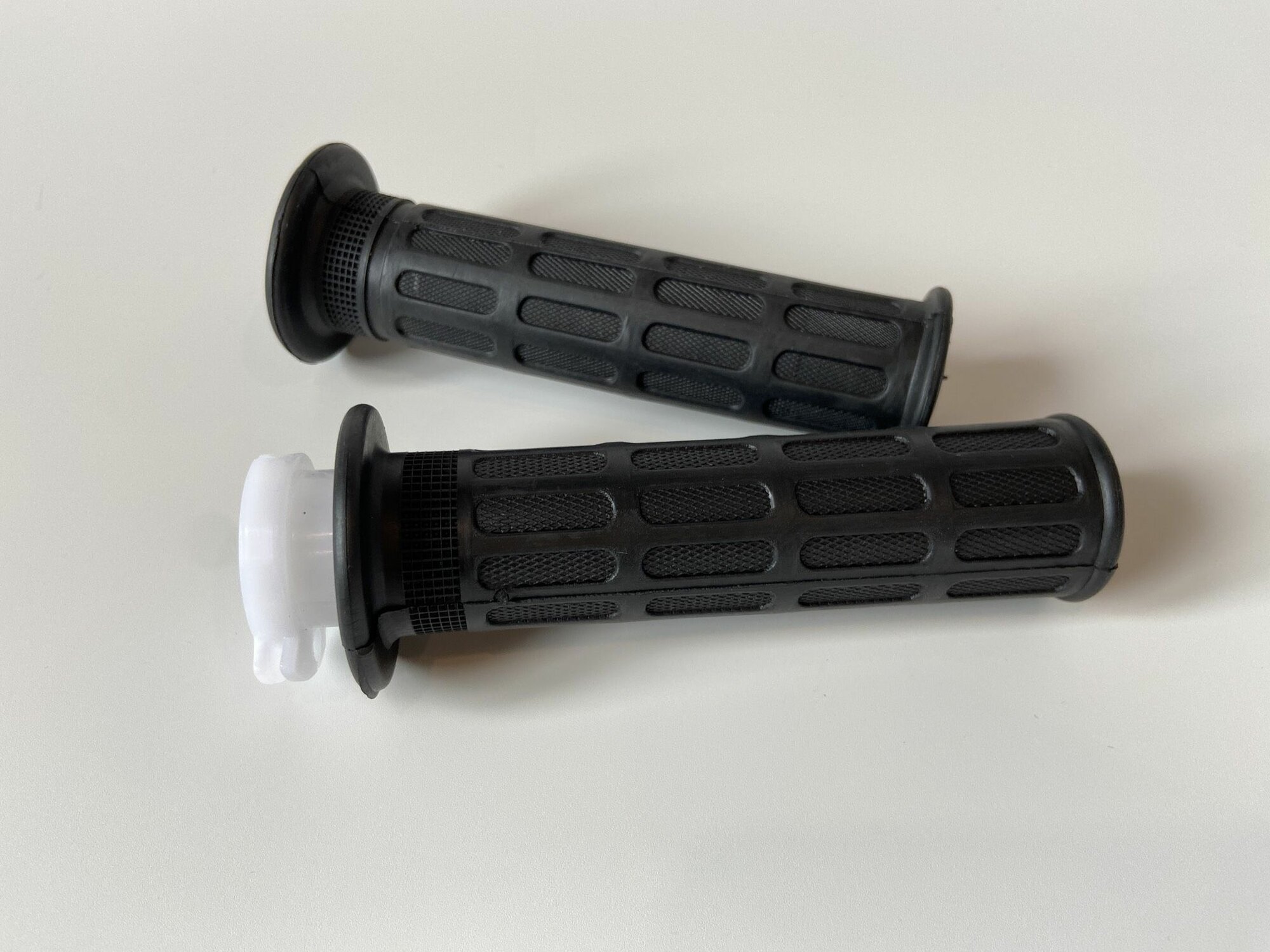 Ручки (грипсы) BLS со втулкой газа под трос, для мотоцикла, пара