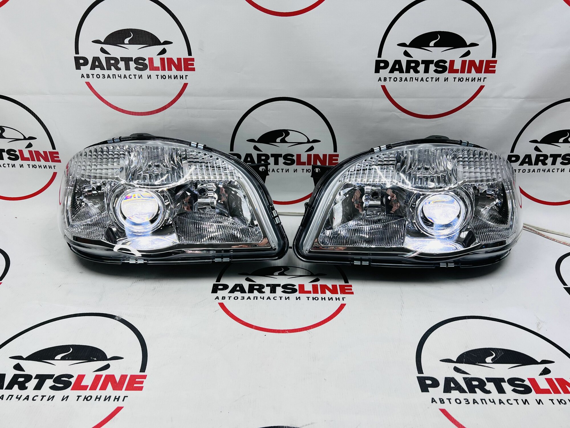 Фары передние комплект Шевроле Нива 2.5 Optima Bi-Led хром маска / Chevrolet Niva