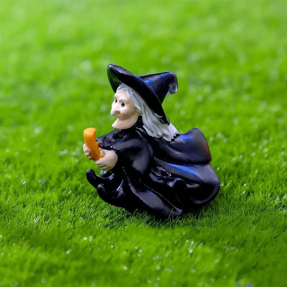 Миниатюрные фигурки ведьм на Хэллоуин A