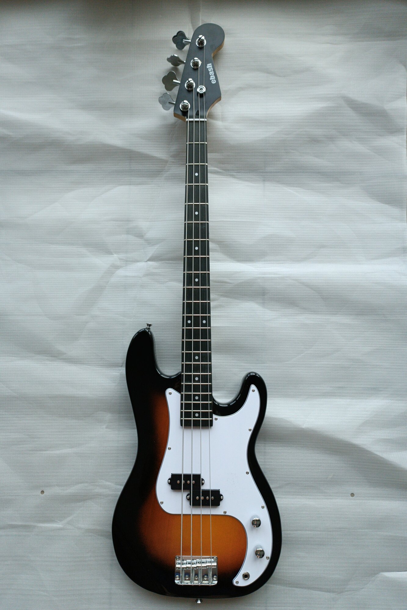 Бас-гитара (Бас гитара электрическая) Е-БАШ Стратокастер черно-оранжевый 1