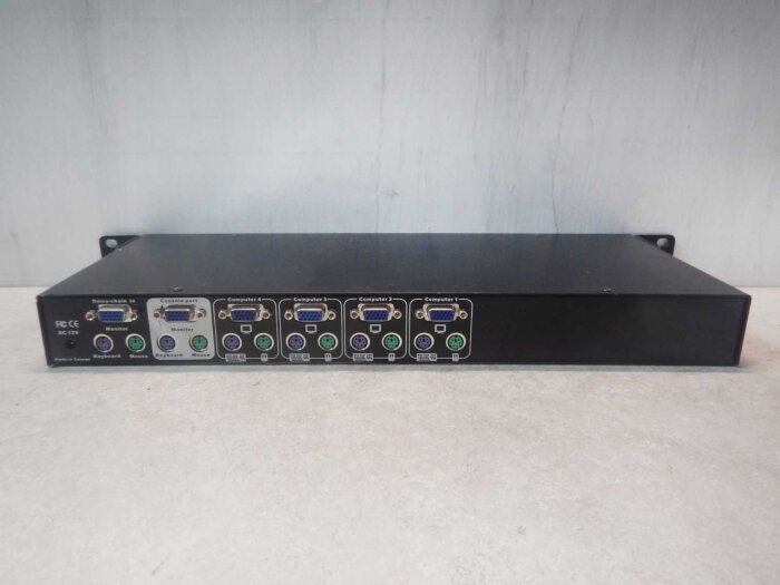 Переключатель KVM в стойку 19'' на 4 ПК KVM 4-PORT SWITCH With O.S.D
