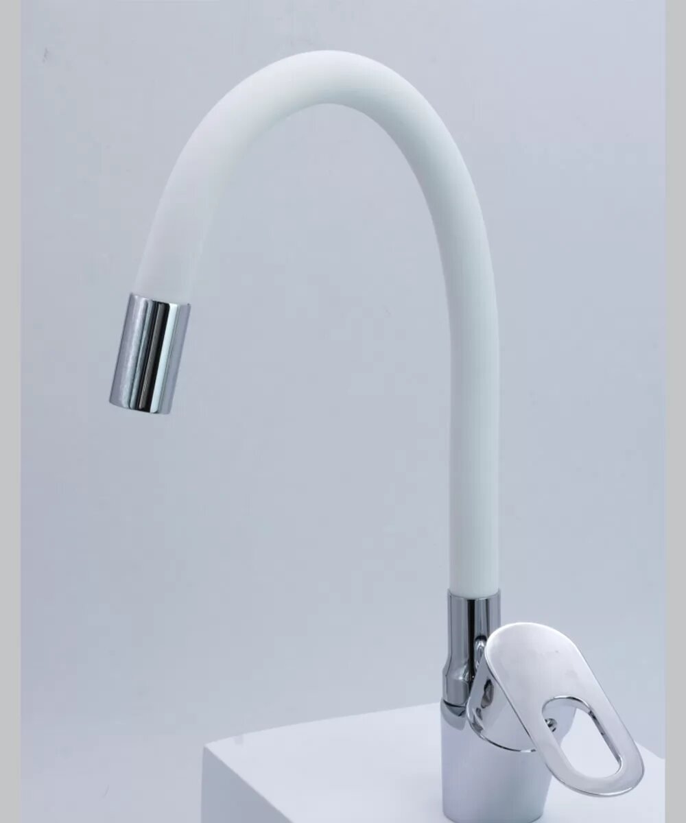 Смеситель для кухни из латуни с гибким изливом V243521-F от бренда ViEiR