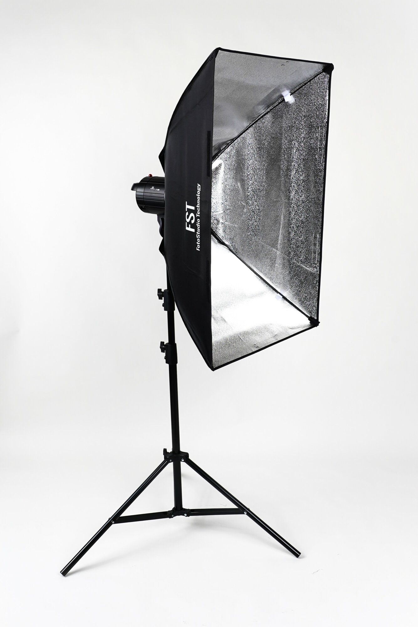 Софтбокс FST SB-030 60х90 см, байонет Bowens, 2 рассеивателя, чехол.