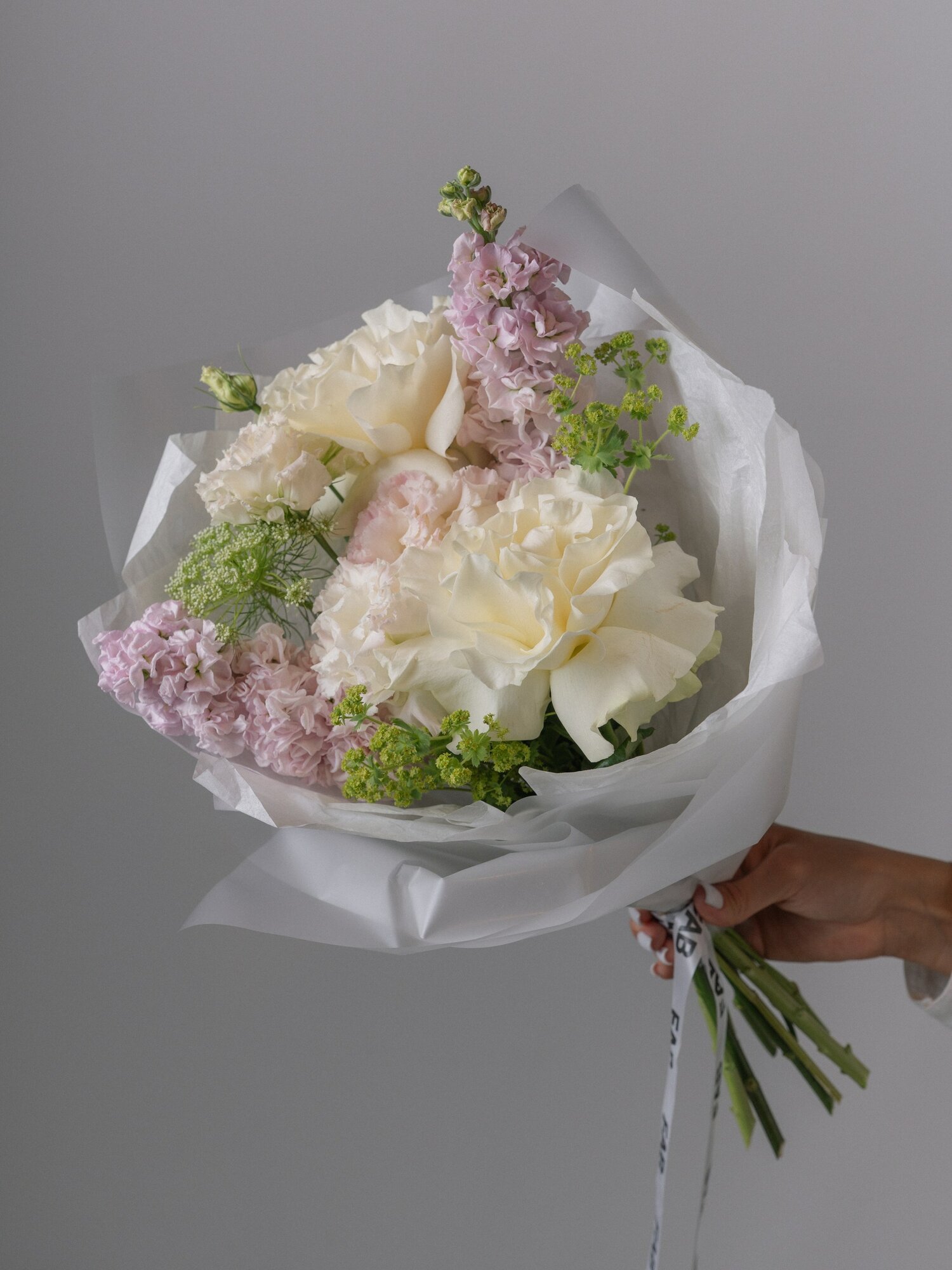 Букет Популярный, букет с маттиолой и французской розой, букет для нежной особы