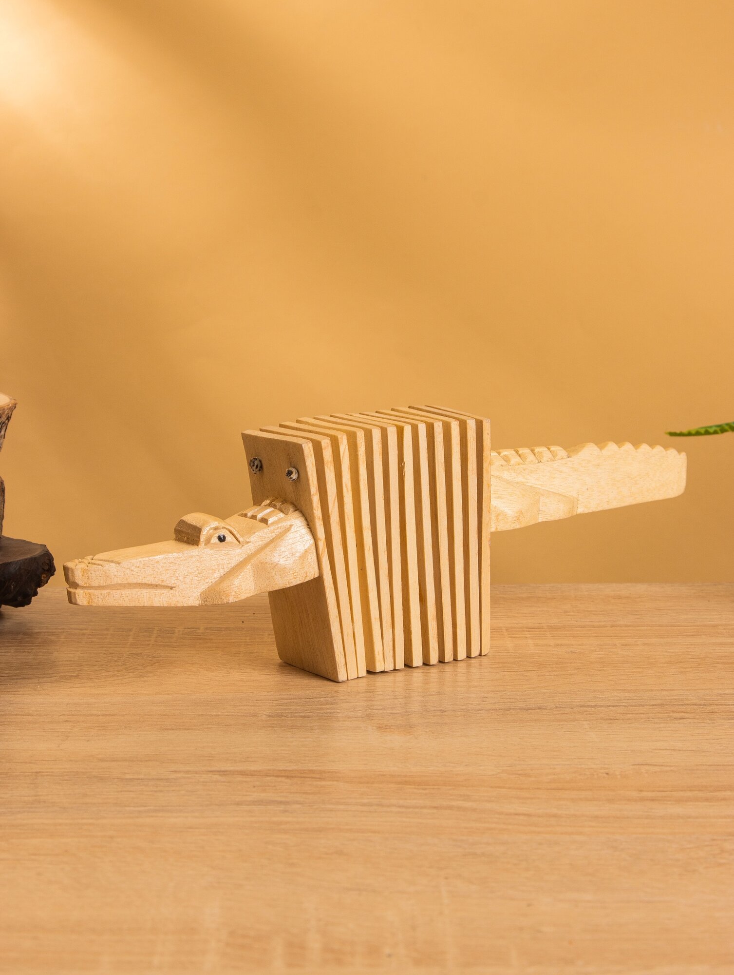 Сувенирный музыкальный инструмент трещотка «Ящерица», 25×8×4 см