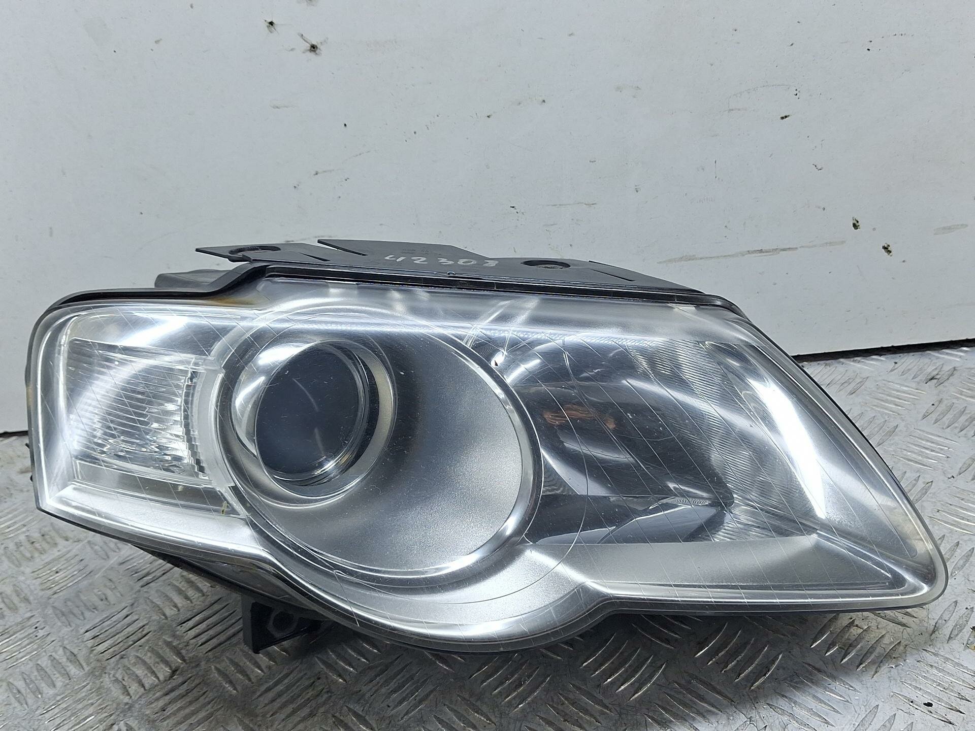 Фара правая Volkswagen Passat B6 2008 1EL24701412