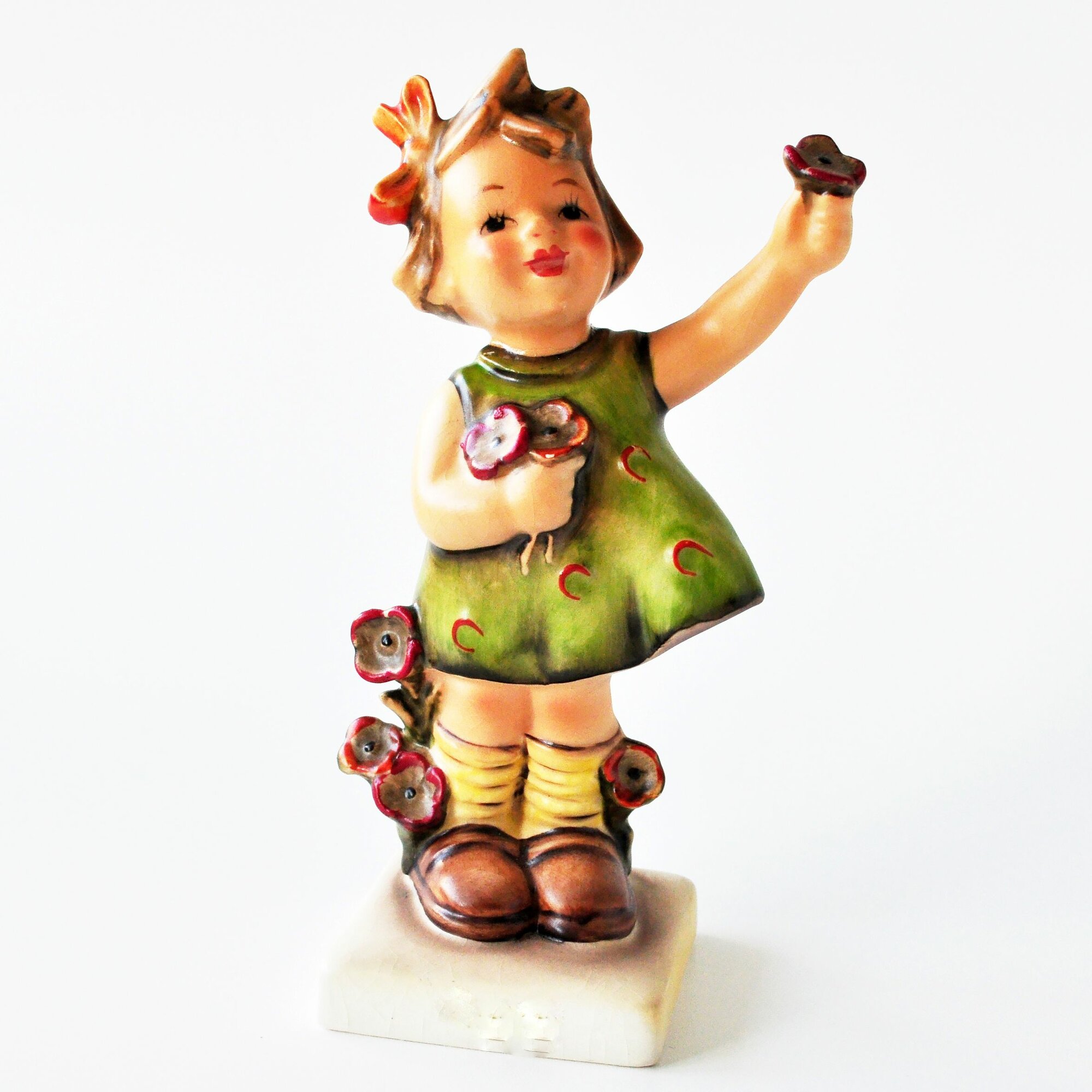 Коллекционная статуэтка "Весеннее настроение". После реставрации. Фарфор, ручная роспись. Германия, Goebel-Hummel, 1972-79 гг.