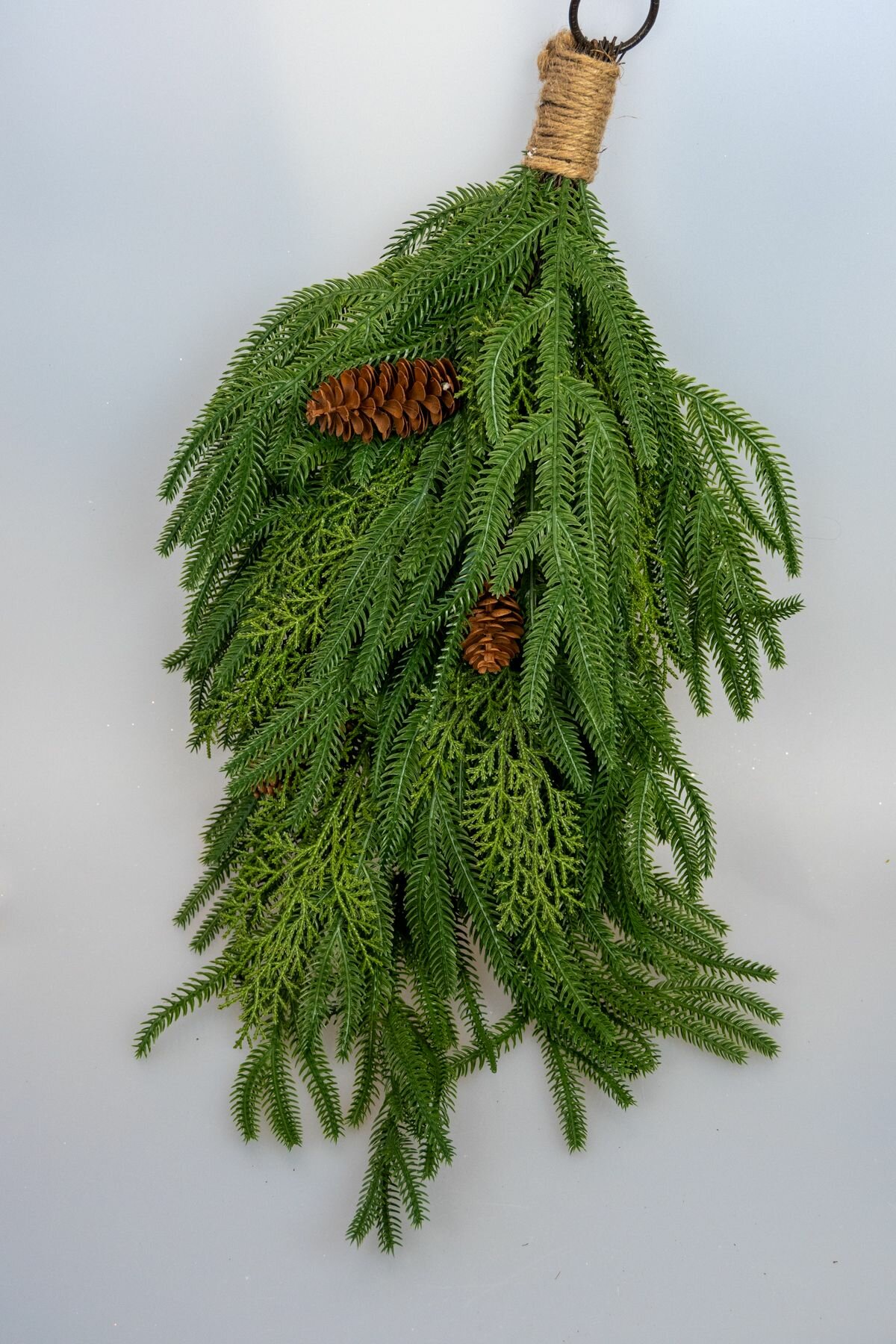 Новогоднее украшение для интерьера еловая капля из Pinterest с ветками пихты и шишками для декора 70 см