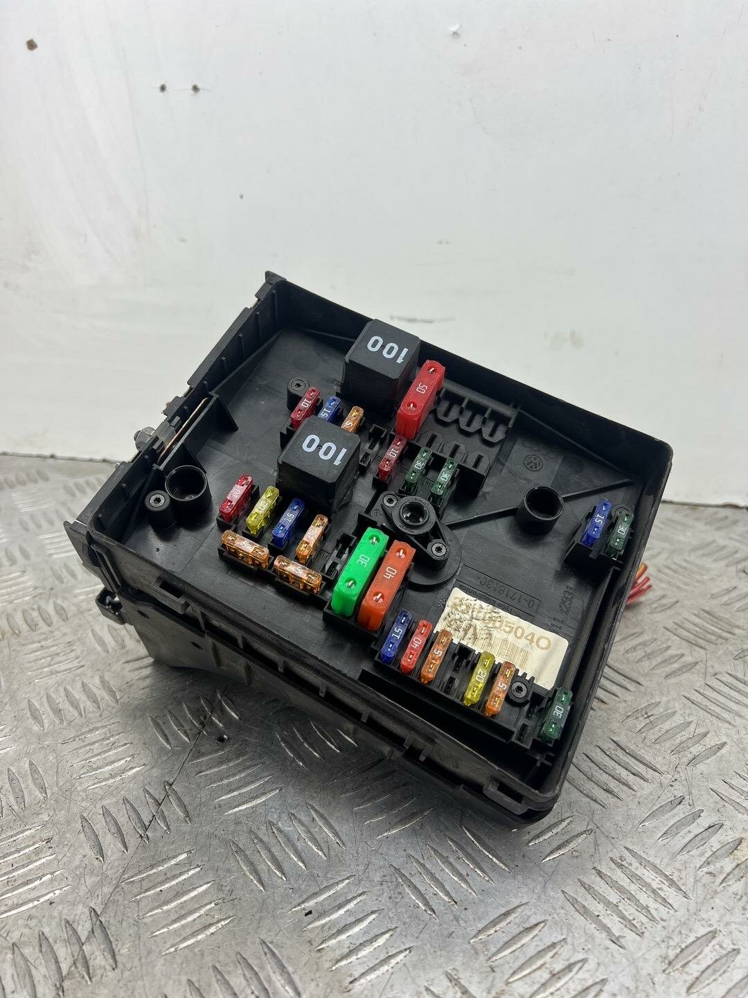 Блок предохранителей Volkswagen Golf Plus рест. 2011 01718130