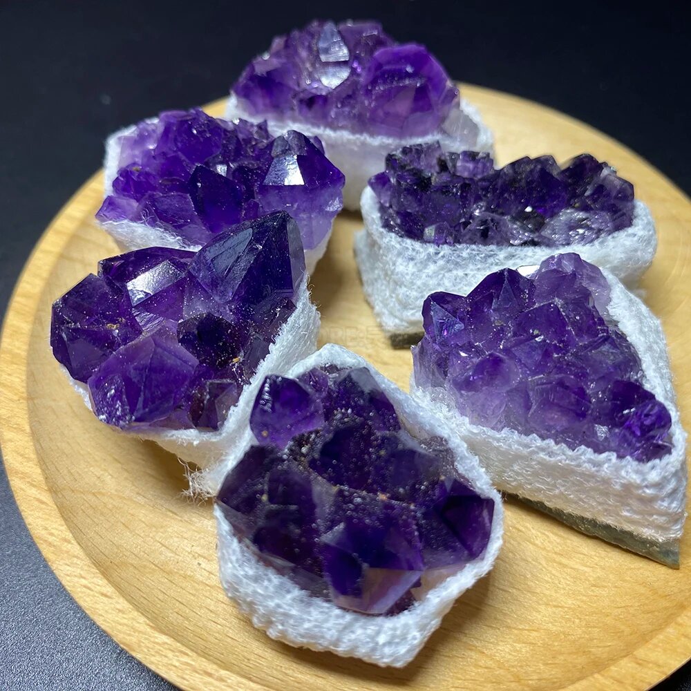 Аметистовый кристалл кластер