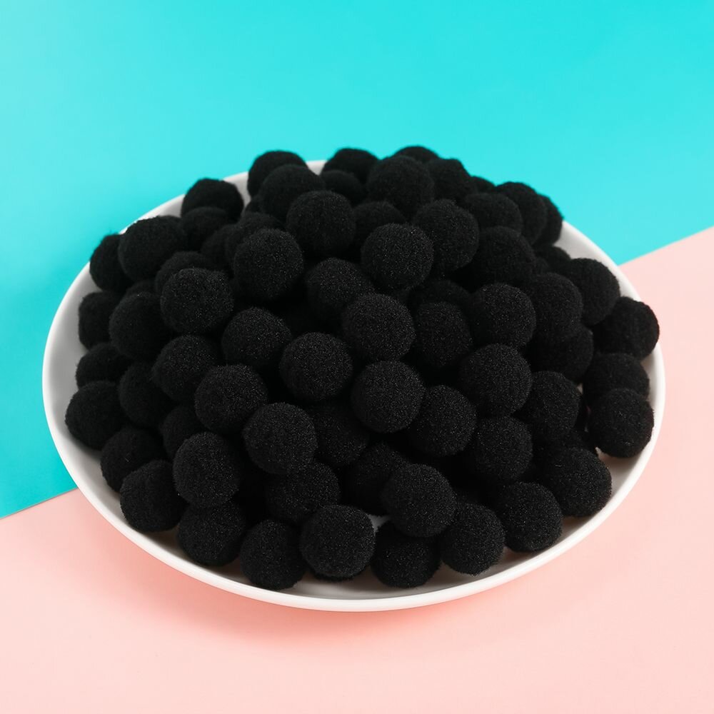 Плюшевые помпоны 15 мм для рукоделия, DIY декора и творчества, 50 шт черные, мягкие декоративные шарики для скрапбукинга и украшений
