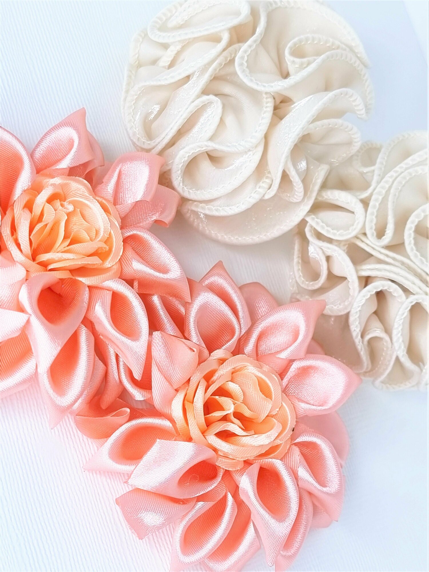 Банты на резинках. 2 пары. d 9см. Бежевые и Розовые.