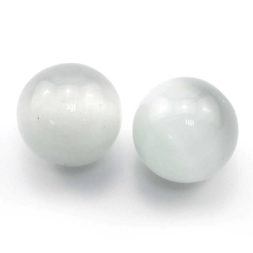 Шар из кошачьего глаза 24мм цв. белый .