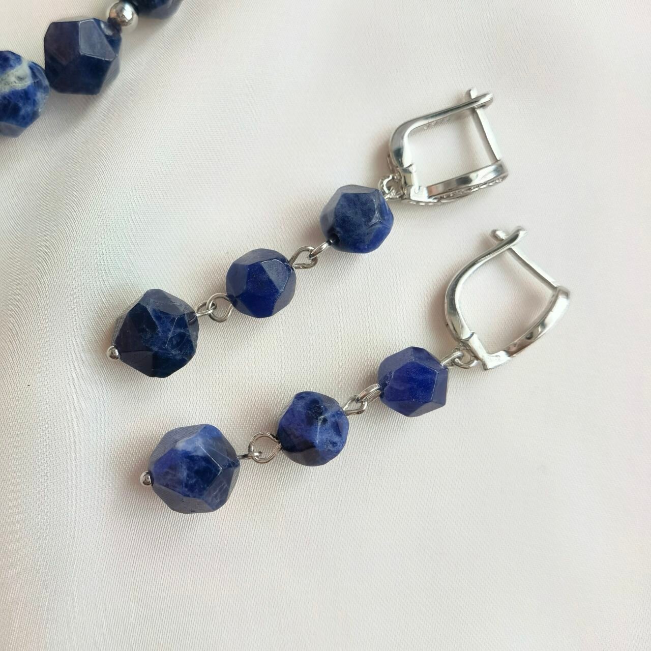 Серьги, содалит