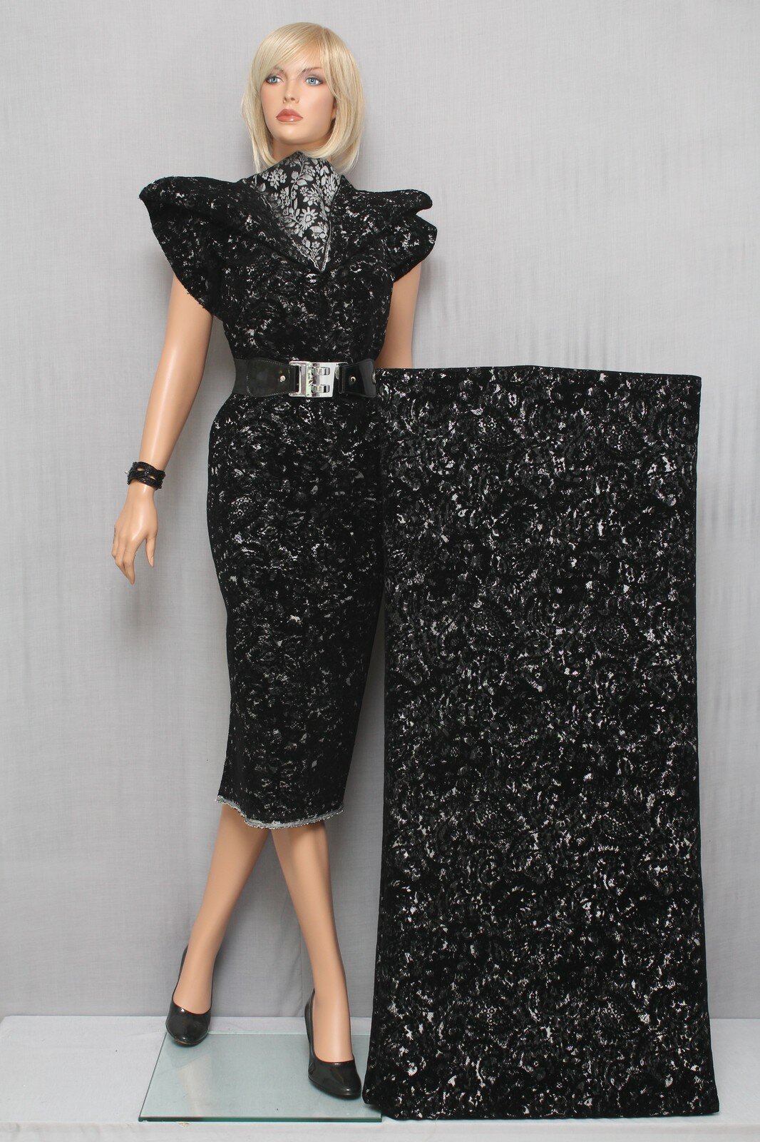 Ткань Жаккард Cadena пальтово-костюмный серебристо-чёрный с флоковым чёрным узором, ш142см, 0,5 м