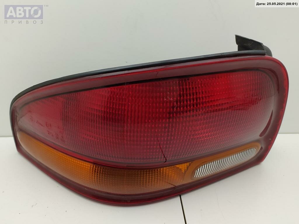 Фонарь задний левый Chrysler Stratus