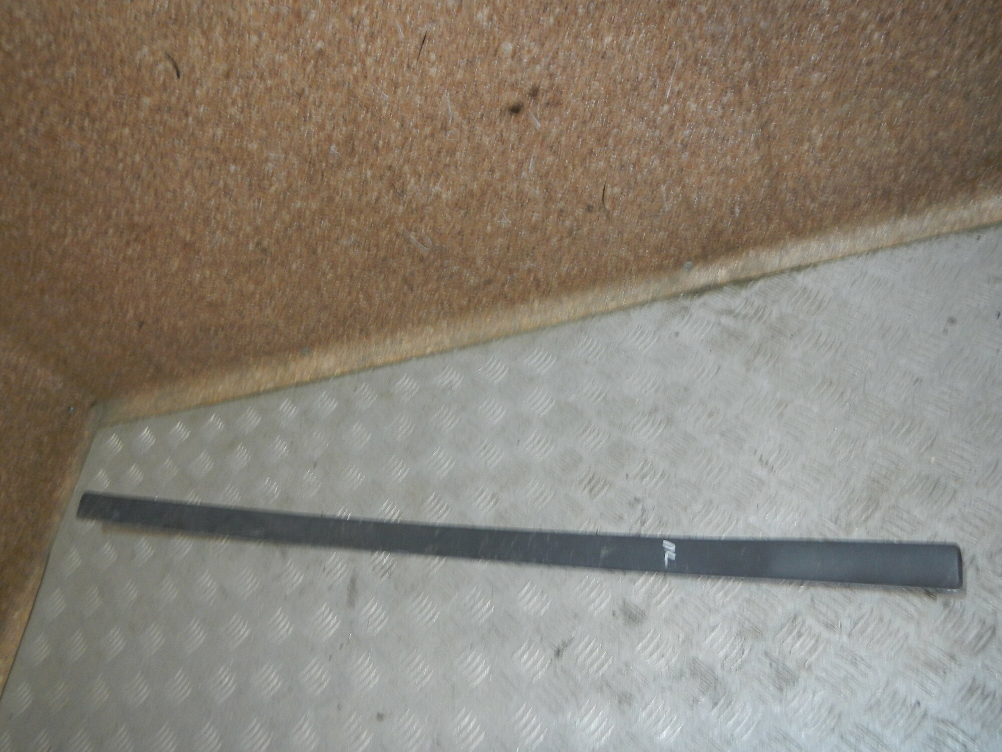 Б/У Молдинг двери передней левой, Ford (Форд)-C-MAX (03-11) FORD C-MAX (03-11) = правый. Деформация,царапины. 524854 FORD...