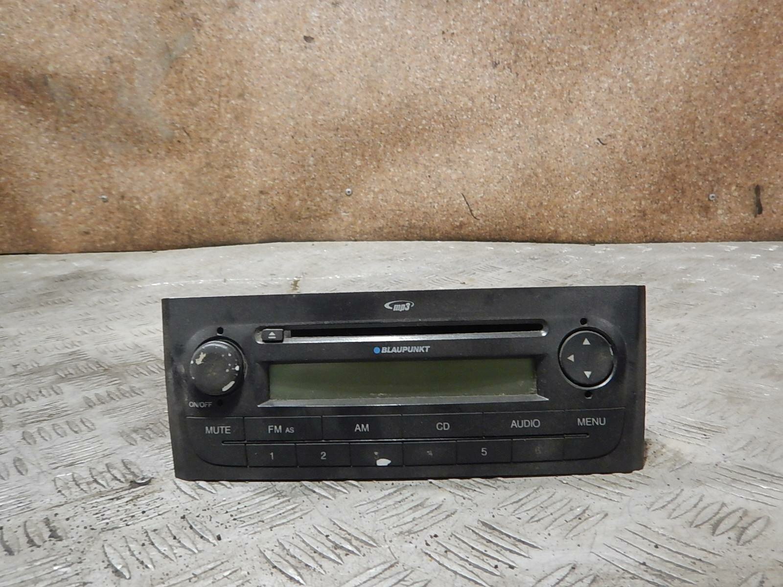 Б/У Магнитола, Fiat (Фиат)-PUNTO (05-18) FIAT PUNTO (05-18) Без видимых повреждений. 424254 Fiat/Alfa/Lancia арт. 764738...