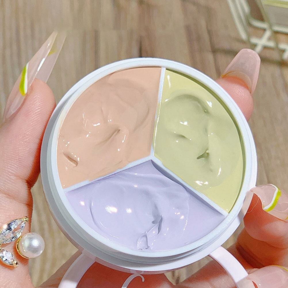 Трёхцветный консилер скрывает пятна и следы от прыщей, не скатывается