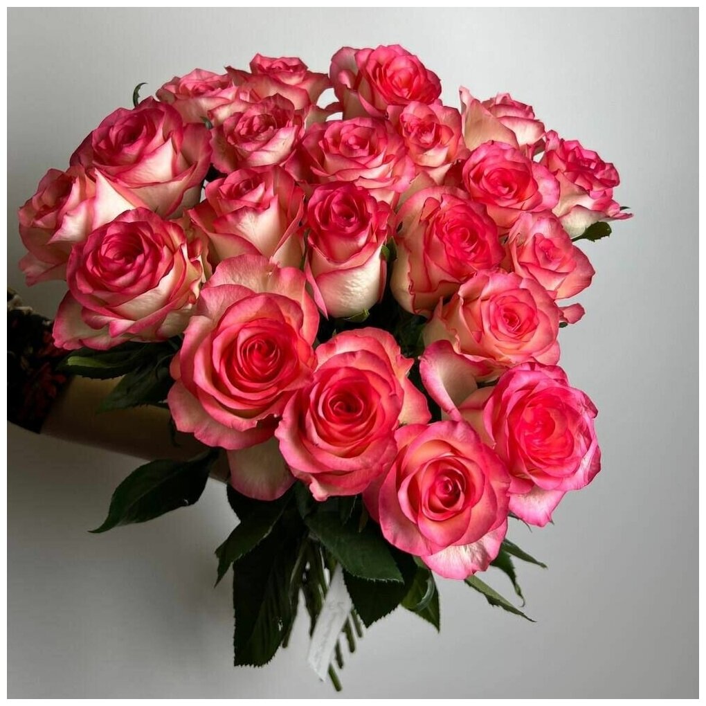 Букет Well Flowers "Тигровые розы", S, 21 цветок, 50см, круглый, оформление пленкой свежий букет цветов