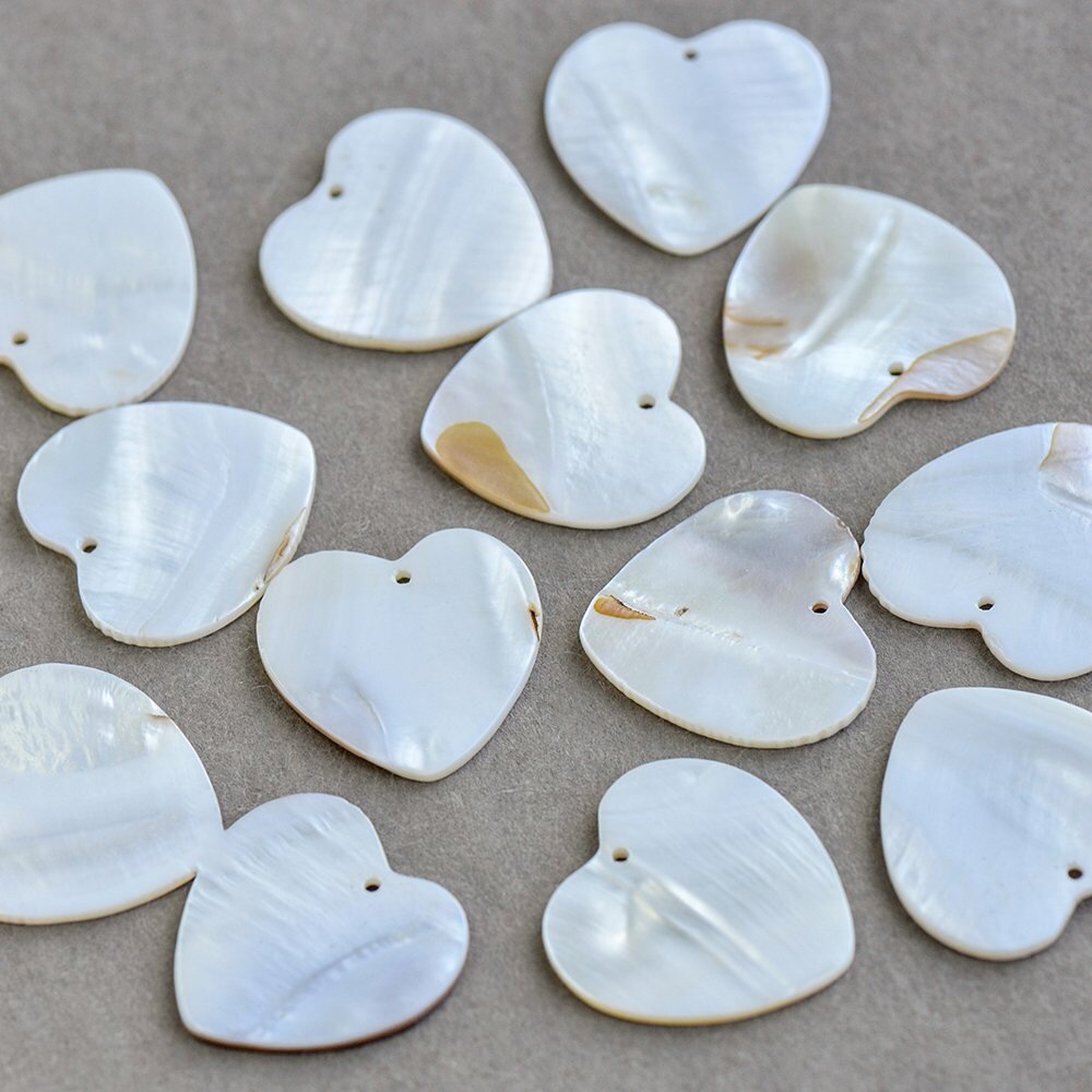 Кулон Подвеска из натурального Перламутра (упаковка 10 шт.) для рукоделия / декора / бижутерии, цвет белый перламутр, размер 26-27x27-28x1-2 мм