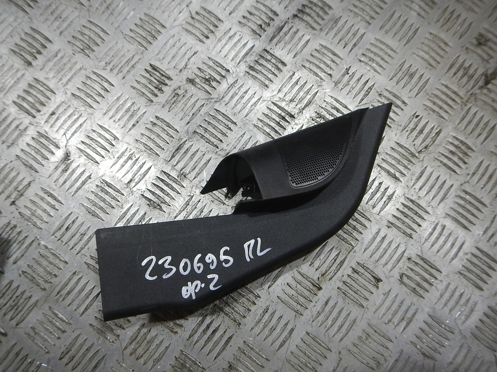 Б/У Уголок двери передней левой (внутренний), Ford (Форд)-FOCUS 2 (05-08) FORD FOCUS 2 (05-08) с разбора седан 1.8 целый ...