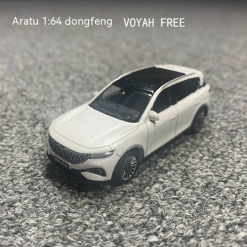 Игрушечный автомобиль из сплава Bburago1: 64 в масштабе белый