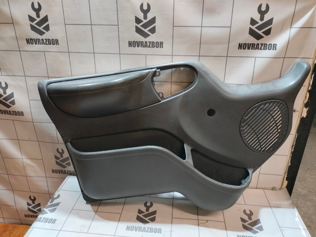 Обшивка двери передней левой Ford Transit 06-13