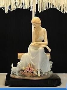 Hастольная лампа с фарфоровой статуэткой , Девочка и собака , Статуэтка