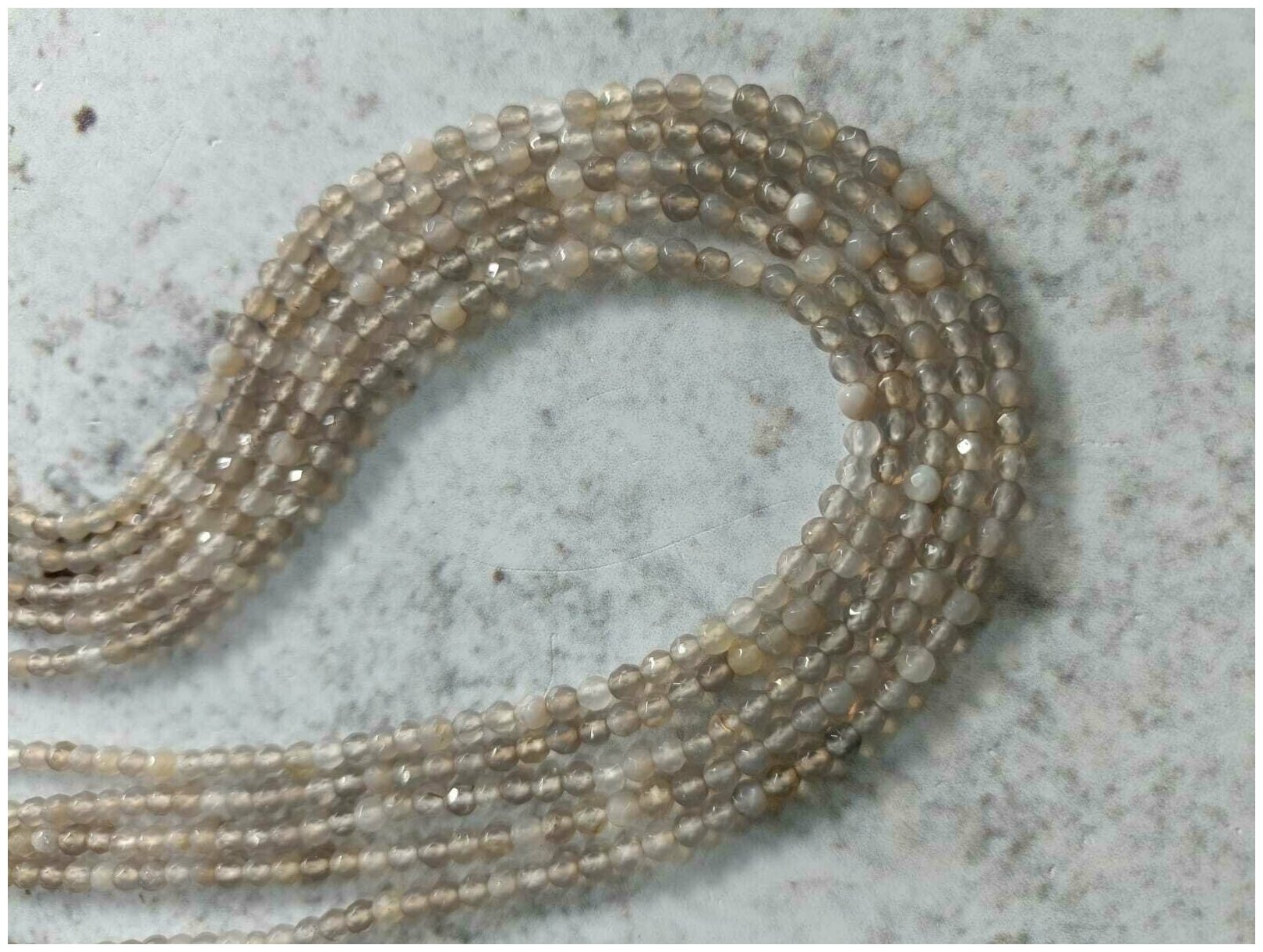 Бусины шар огранка 3мм. Натуральный камень. Серый Агат. 125шт / 38 см / нить