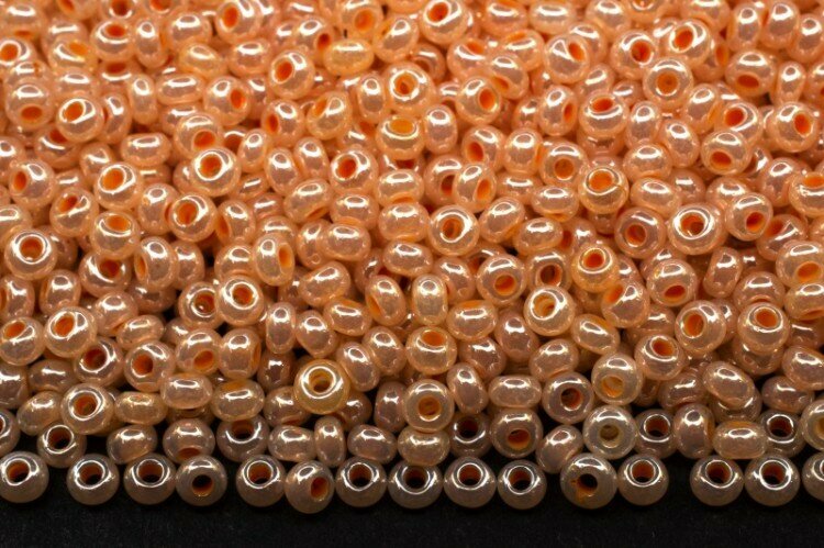 Бисер чешский PRECIOSA круглый 10/0 37383 персиковый блестящий непрозрачный, 2 сорт, 50г