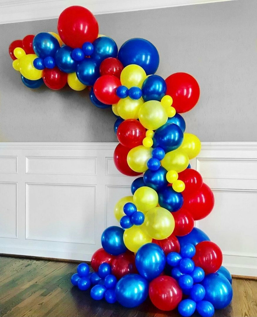 Яркая гирлянда из шаров