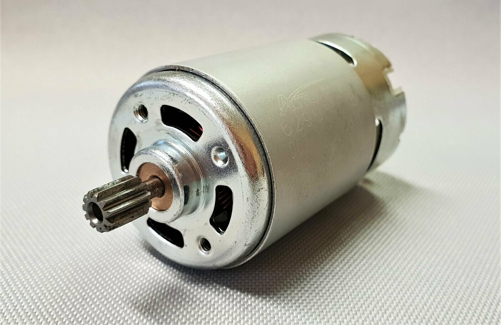 Двигатель Makita 629813-6 для MAKITA MT066/MT067, 27мм, прочный и долговечный