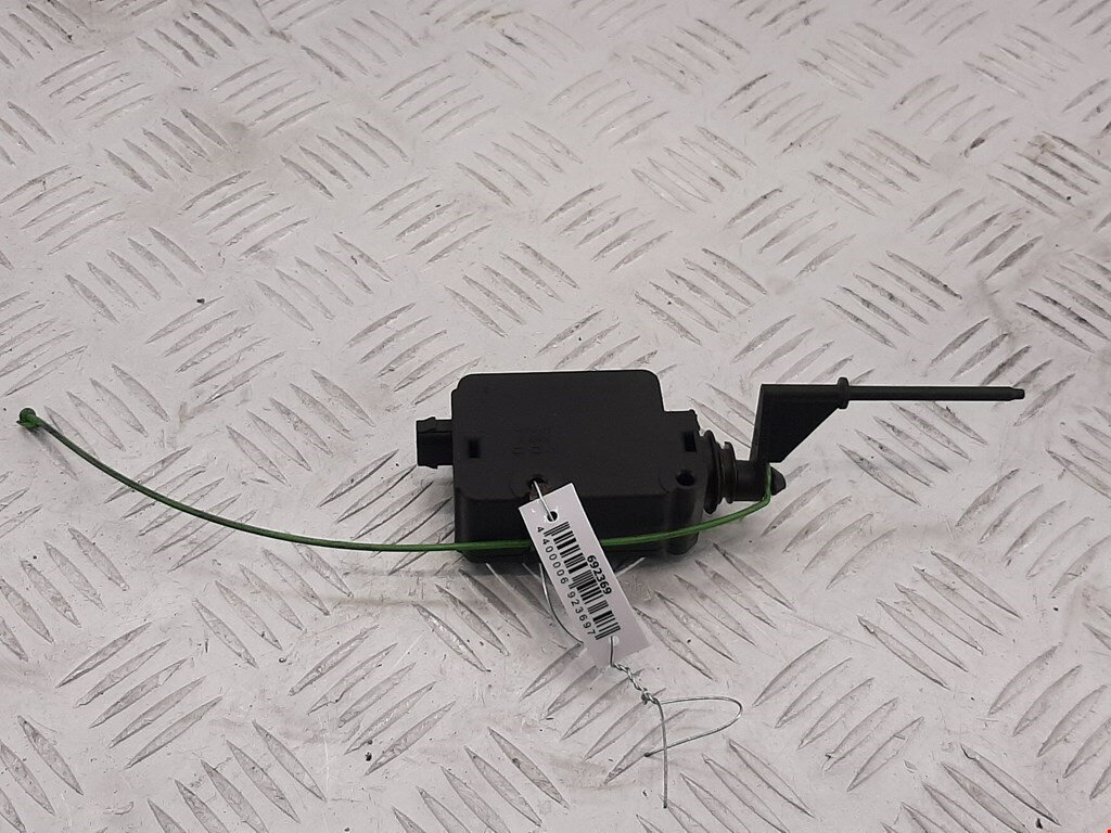 Сервопривод (электропривод моторчик привода) лючка бензобака BMW 7-Series (E65/E66) 67116987638 арт. 692369