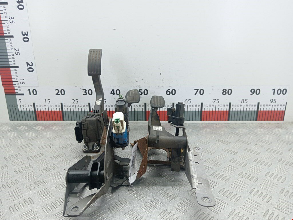 Педальный узел Ford Focus 2 1735358 арт. 2118526