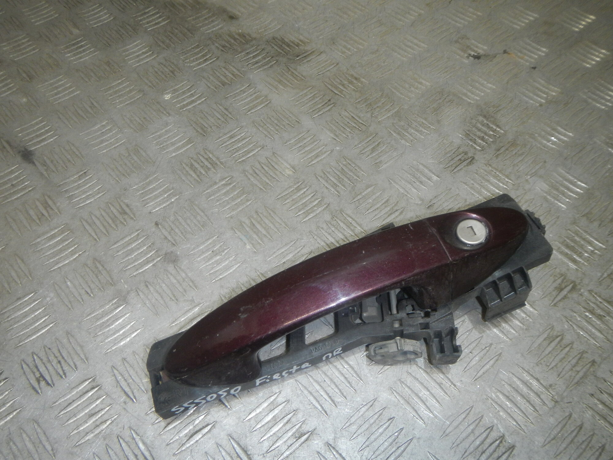 Б/У Ручка двери передней правой (наружняя), Ford (Форд)-FIESTA (08-17) FORD FIESTA (08-17) в сборе Царапины. 555050 FORD ...