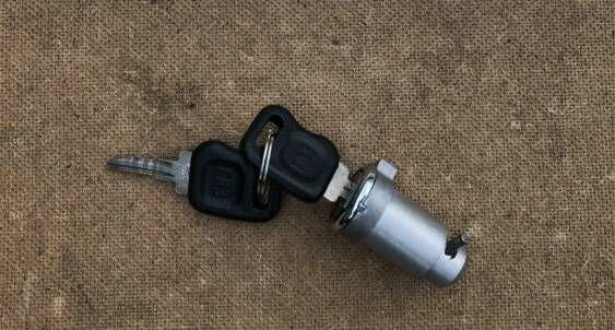 МКСМ-800 замок 533-9-62-31-195-1к для ящика АКБ